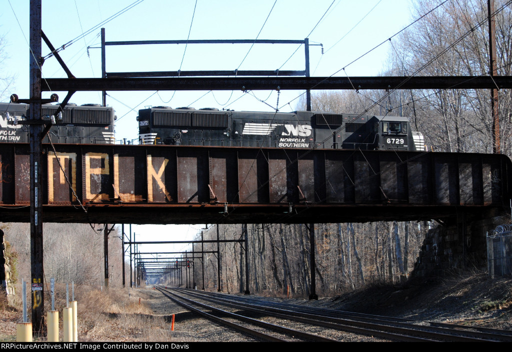 NS SD60I 6729 leads NS 520